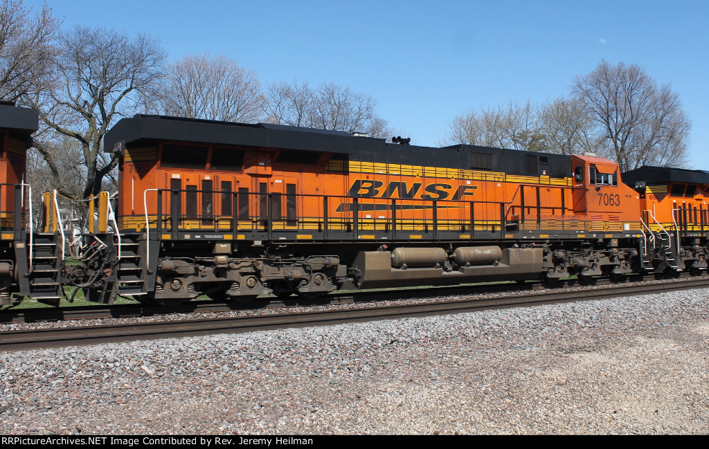 BNSF 7063 (1)